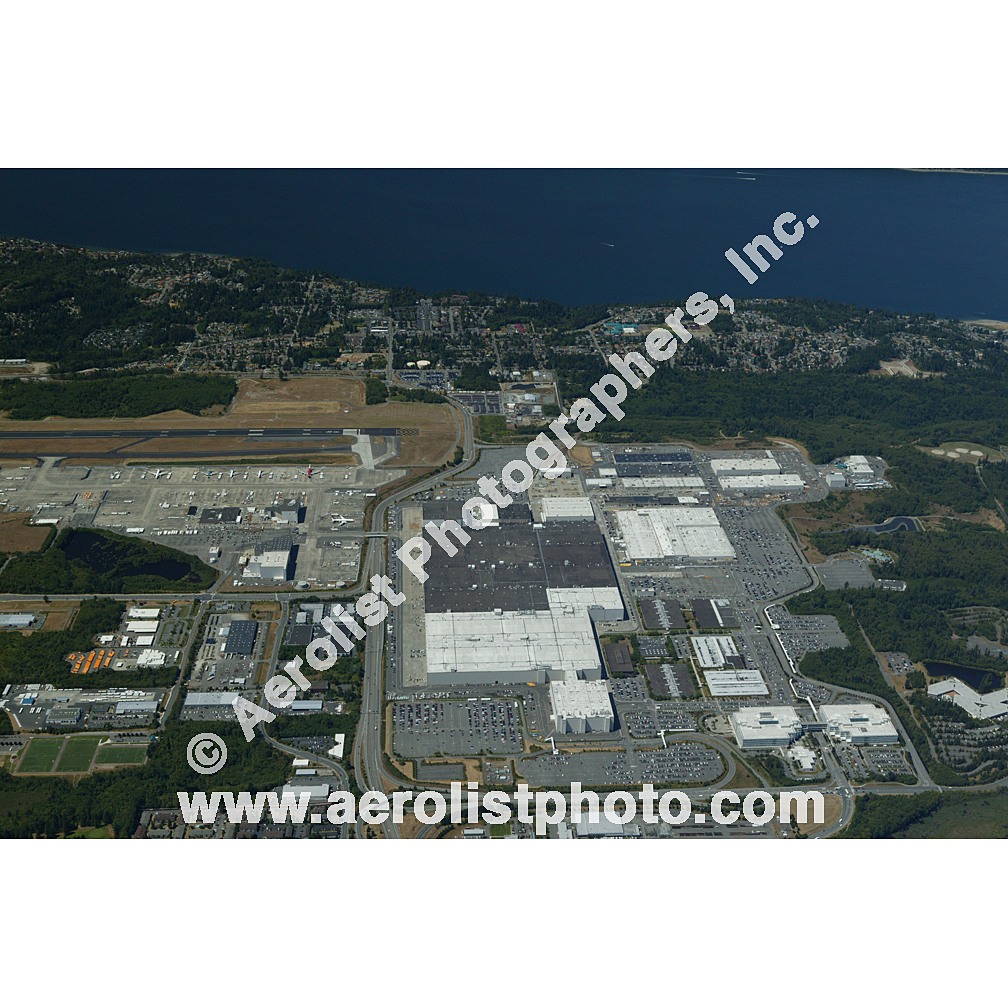 has anyone pictures of the Great Boeing Hangars? | SkyscraperCity Forum